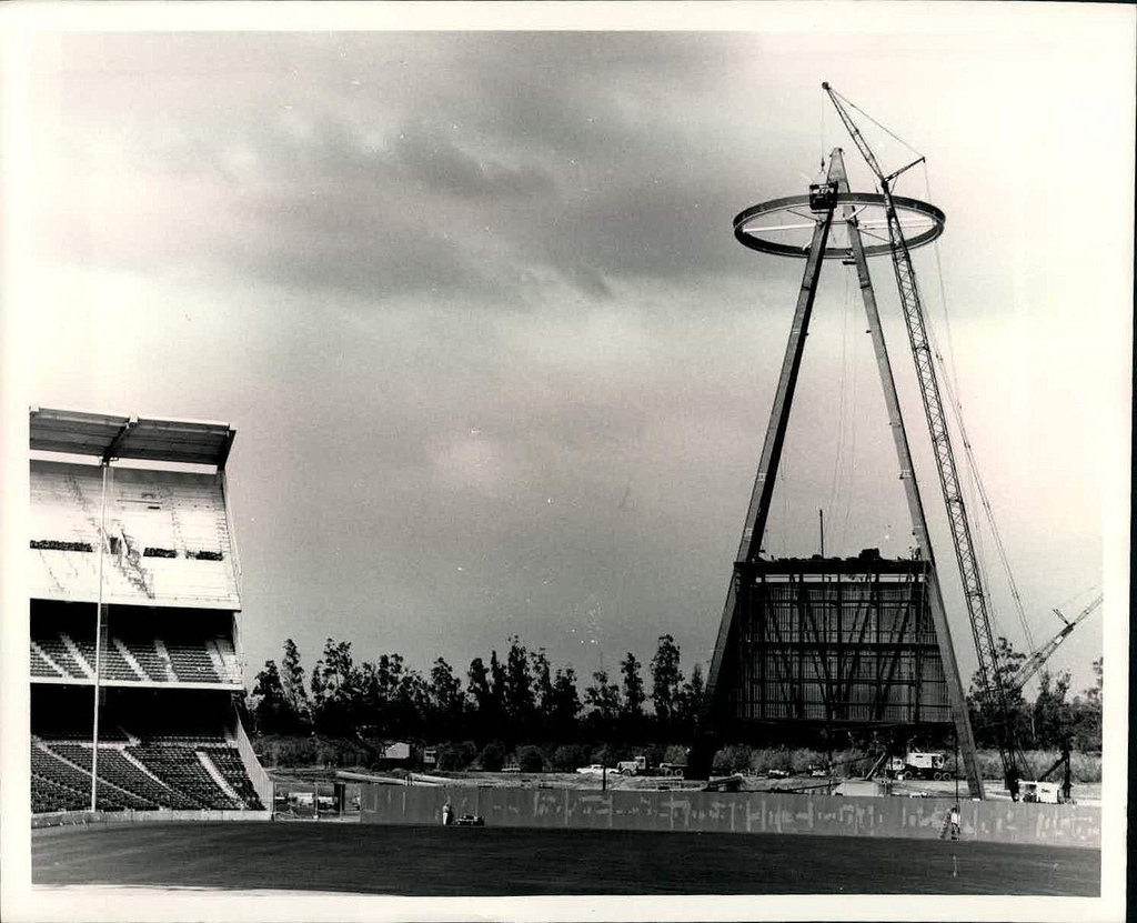 여러 야구장들의 건축중에 찍은 사진.JPG : MLBPARK