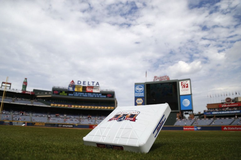 Atlanta Braves give Turner Field a rousing send-off in final game ...